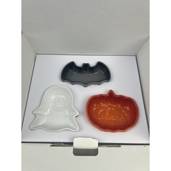 Le Creuset | Kitchen | Le Creuset Set Of 3 Halloween Pumpkin Ghost Bat ...